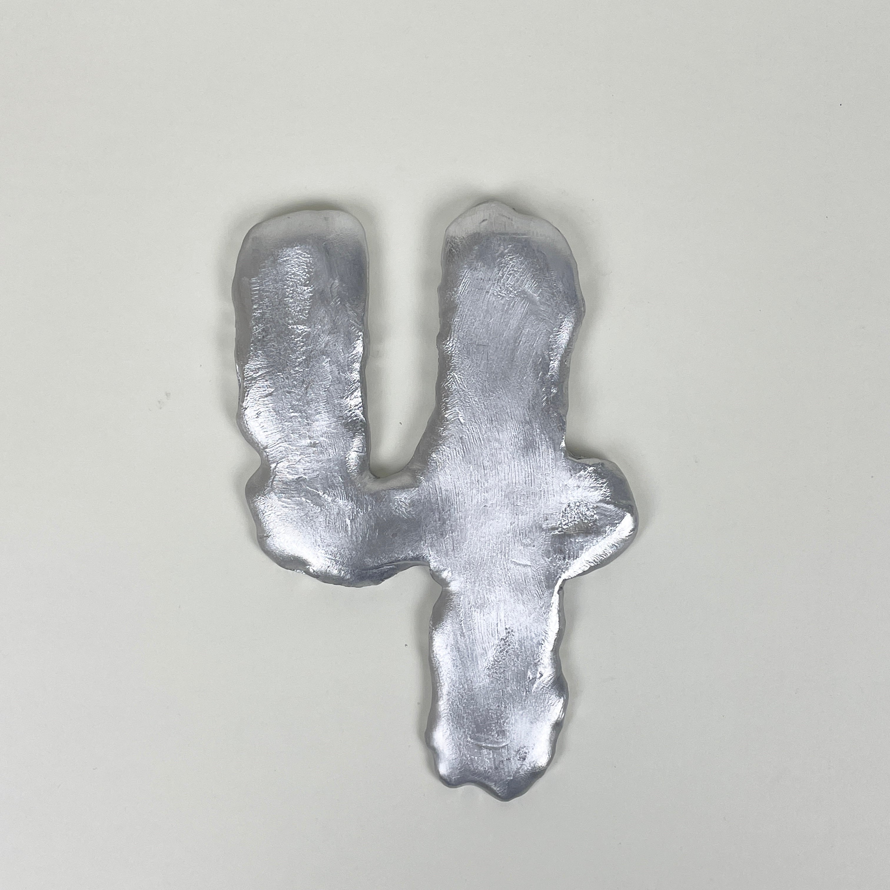 House number "4" by Alfred Sahlén – Arranging Things