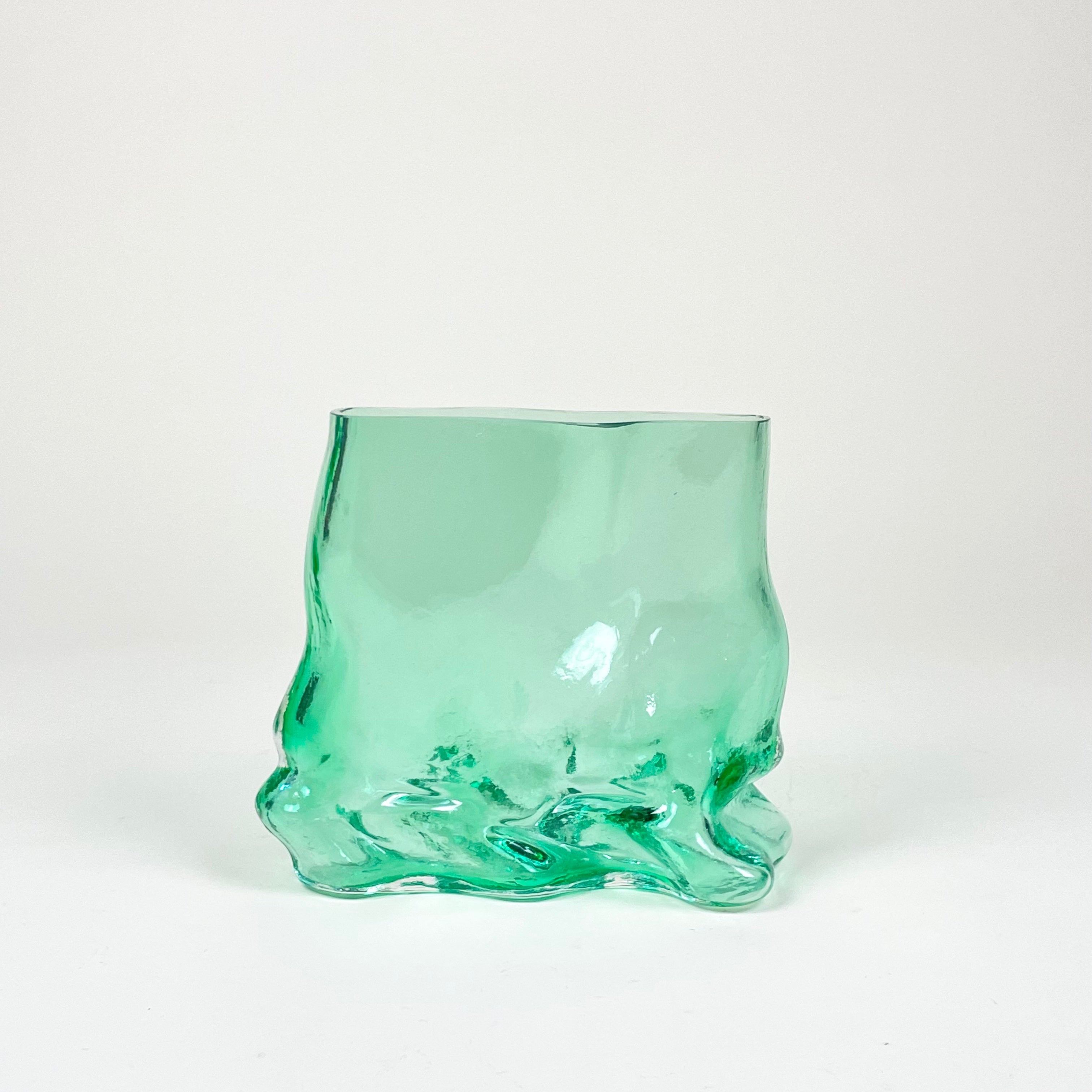 Glass vase by Lisa Reiser – Arranging Things